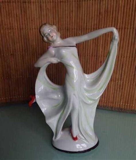Старинная фарфоровая статуэтка купить Хобби Festima Ru частные объявления