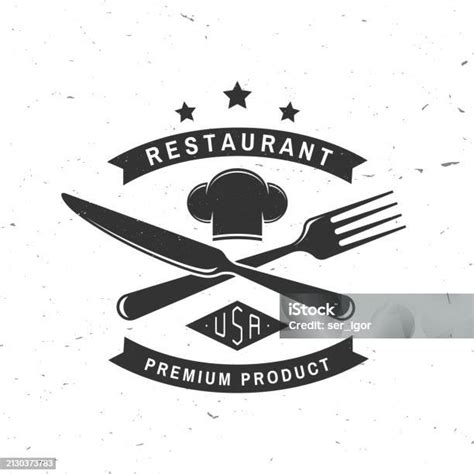 레스토랑 숍 메뉴 헝겊 벡터 일러스트 레이 션 엠블럼 타입 라벨 요리사 모자 포크 및 나이프가 있는 배지에 대한 빈티지 그래픽