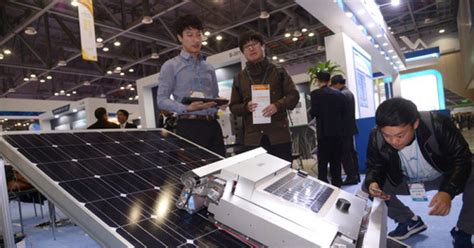 신기술이 접된 태양열 집열판 청소기