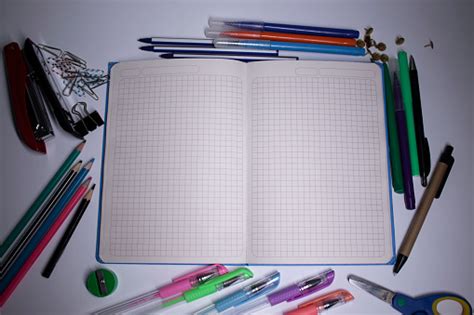 노트북 펜 연필 펠트 팁 펜 종이 클립 문구 개념 복사 공간을 복사합니다 격리 0명에 대한 스톡 사진 및 기타 이미지 0명 개체 그룹 검은색 Istock