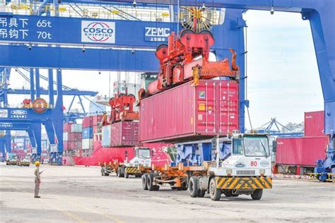 海口港集装箱码头年装卸量提升至280万标箱新浪海南新浪网