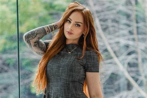 Woman Gets Paid £150k A Year To Be Virtual Girlfriend For Anxious Men