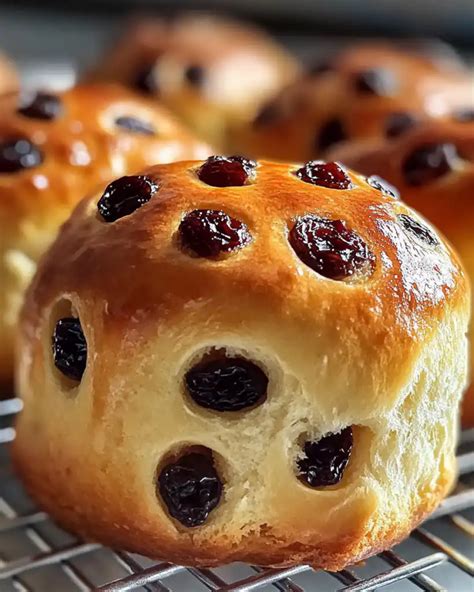 Easy Raisin Buns Recipe