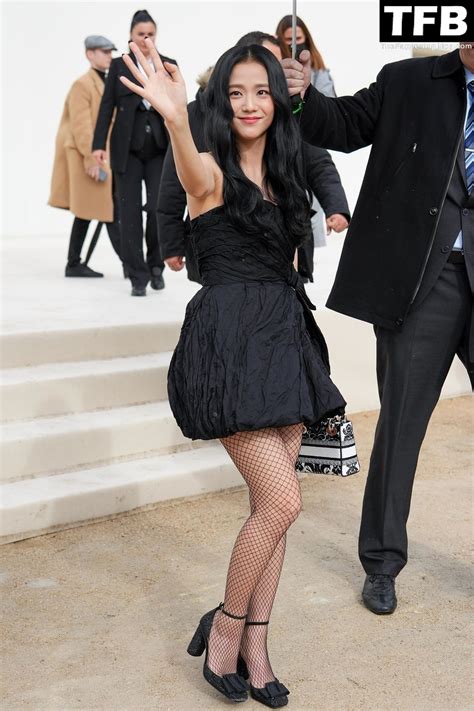 Leggy Kim Ji Soo Attends The Dior Fashion Show In Paris Photos Pinayflixx Mega Leaks