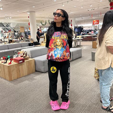 Coi Leray Outfit From November 25 2022 Whats On The Star