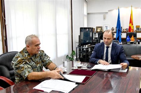 Мисајловски на работен брифинг со началникот на ГШ Курир