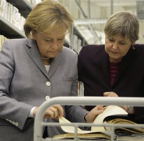 Birthler-Behörde: Angela Merkels Ausflug in die Welt der Stasi-Akten - WELT