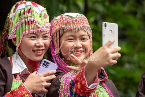 花头瑶族妇女服饰 人民图片网