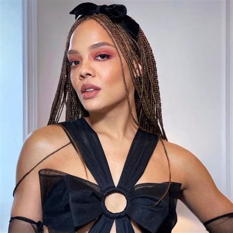 The Best Winter 2022 Makeup Trends According To Celeb Makeup Artists