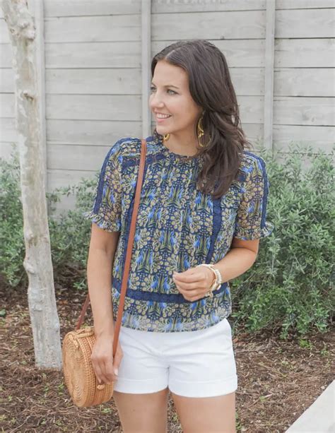 Stylish Pairings What To Wear With Dark Blue Shorts For Women Shunvogue