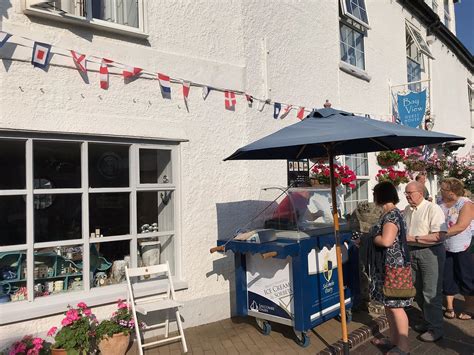 Ginas Beer Restaurant Reviews Photos And Phone Number Tripadvisor