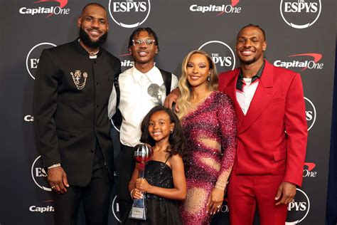 Lebron James Is Proud Of The Way I Treat Wife Savannah On Lakers Girl