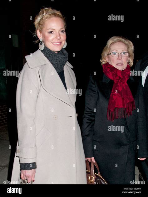 Nancy Heigl Katherine Heigl Keeps It Classy In A Brown Blazer As She