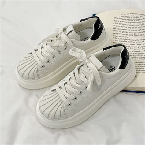 2컬러 캐주얼 6cm 키높이 여성 운동화 학생 데일리화 온채널 2컬러 캐주얼 6cm 키높이 여성 운동화 학생 데일리화 온채널