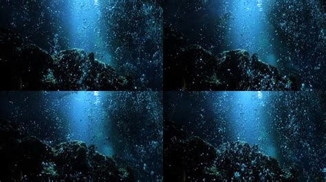水下气泡从黑暗的海底升起视频素材下载