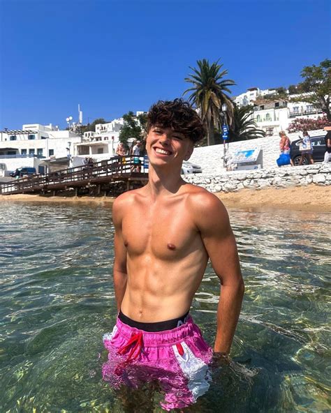 Adolescente De 15 Años Guapo
