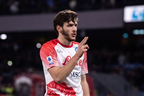 Gazzetta “კვარაცხელია ისეთივე ვარსკვლავია როგორც მესი და ნეიმარი“