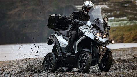 QUADRO4 Steinbock, el scooter SUV de 4 ruedas