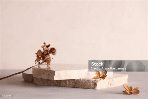 제품 유행 진열장 전시회를 위한 모형을 가진 자연적인 돌 연단 상품의 발표 전시회 전시 연단 단일 객체에 대한 스톡 사진 및