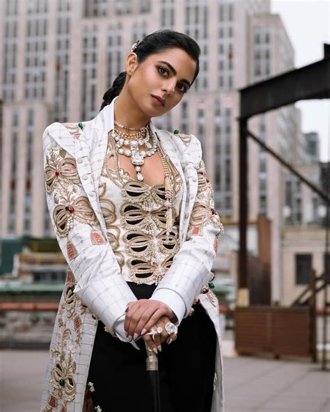 El Collar De 89 Diamantes De Isha Ambani Para La Gala Del Met Ellas