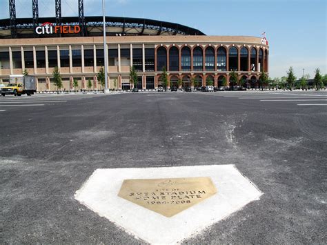 Shea Stadium Home Plate Marker The Bronze Marker For The S Flickr