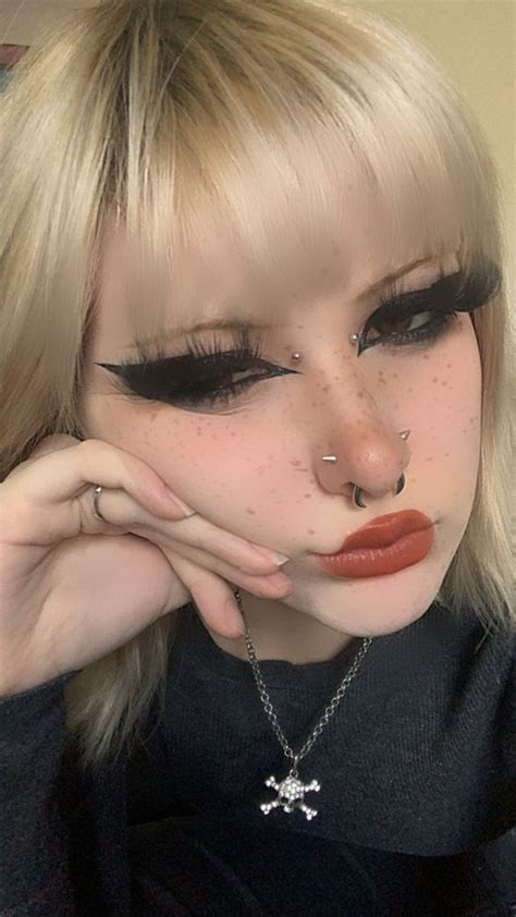 Pin By Sol On Almacenamiento Rápido Alternative Makeup Goth Makeup Looks Pretty Makeup