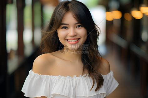 微笑的美丽女孩高清图片下载 正版图片 摄图网
