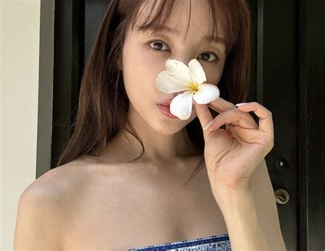 데뷔 26년 중 최저 몸무게 찍은 뼈말라 여가수 일상룩 발빠른패션뷰티