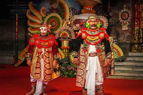 Kisah Mengharukan Disuguhkan Sanggar Seni Surya Art Lewat Topeng Dalem Batu Putih Dalem Batu