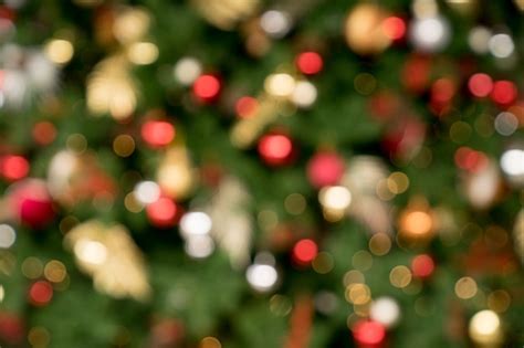 크리스마스 배경 화면 및 배경으로 Bokeh 크리스마스 트리 프리미엄 사진