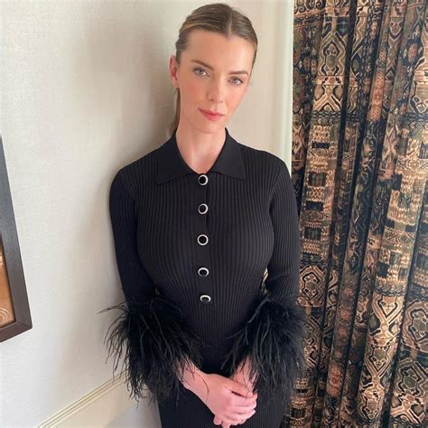 Betty Gilpin Such A Perfect Woman R Celebhub