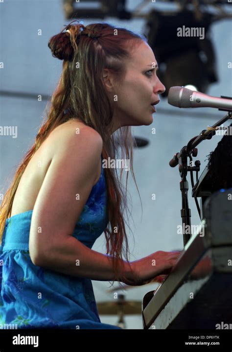 Oct 29 2006 Las Vegas Nv Usa Musician Fiona Apple Performs Live At The 2nd Annual Vegoose