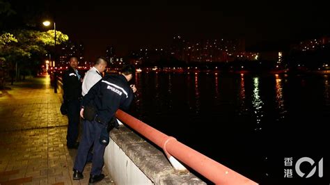 沙田醉女跌錢落城門河 圖拾錢不慎墮河 熱心途人救起