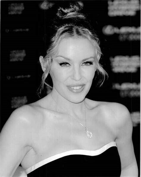 Kylie Minogue Looks Gorgeous Bare Shouldered Smiling Portrait 8x10