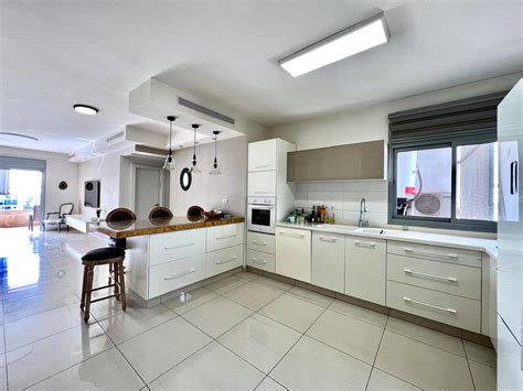 בבניין חדיש בצפון העיר ריינס 36 דירת 5 חדרים 120 מטר של תכנון מושלם מאוד מרווחת מרפסת שמש