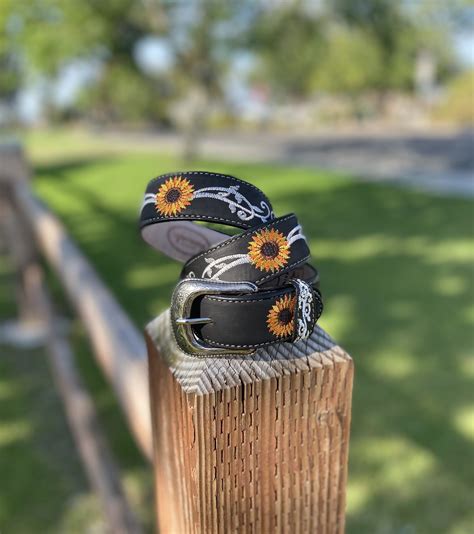 Embroidered Sunflower Belt Miel Or Black Botas Exoticas Yinas