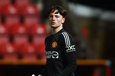 Who Is Elyh Harrison Manchester United Youngster Named In Squad Vs