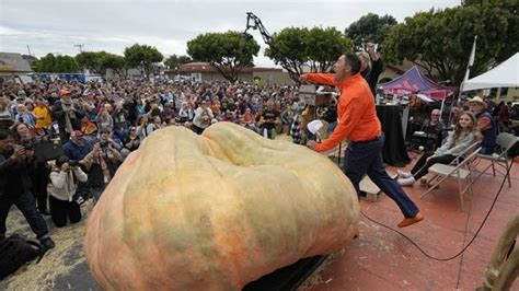 Gourd Big Or Go Home Minnesotan Grows Worlds Largest Pumpkin Breaks