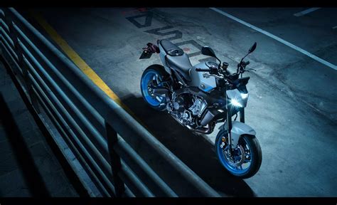 Yamaha Mt 09 Y Amt 2025 Vs Yamaha Mt 07 35kw 2025