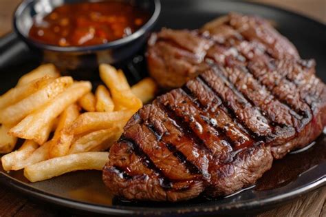 Bife Com Batatas Fritas Imagem Premium Gerada Com Ia