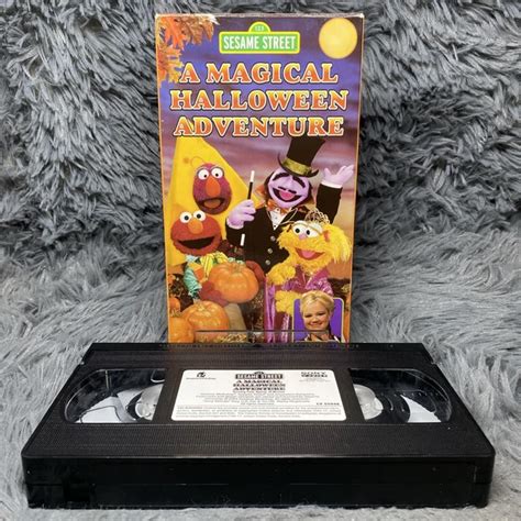 Sesame Street A Magical Halloween Adventure Vhs Tape 2004 Caroline Rhea