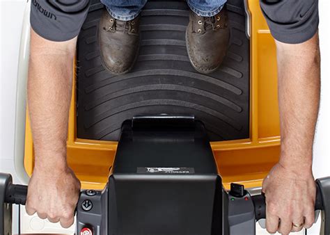 Work Assist Vehicle Order Picker Wav Crown Equipment