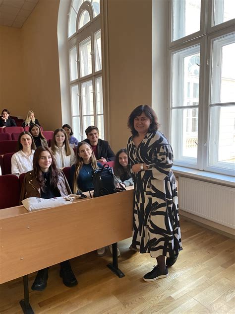 Зустріч із практичним психологом Світланою Незабитовською Філологічний факультет