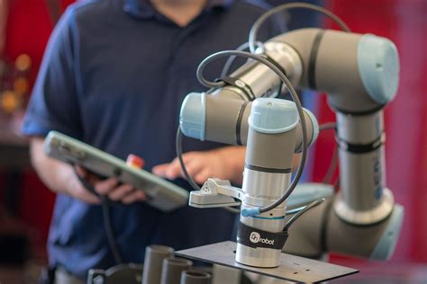 Universal Cobots Aims