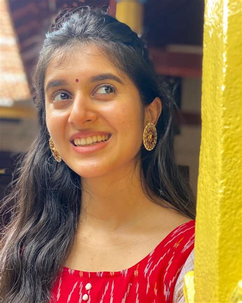 Sanjana Sarathy Rhottamilcelebs