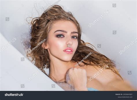 Spa Relaxation Sexy Woman Body Lying Stock Photo 2553047657 Shutterstock