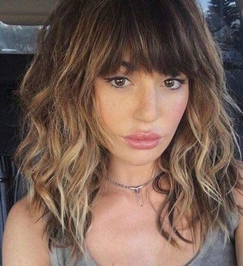Pin By Amanda Sutton On Hair And Makeup Medium Hair Cuts Medium Length