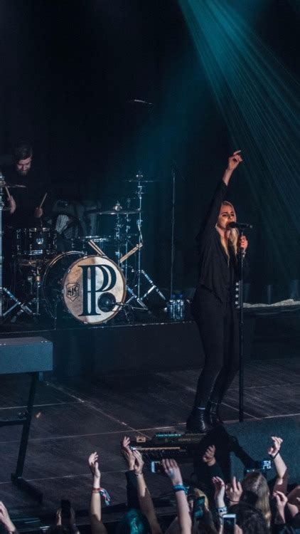 Lynn Gunn Lockscreens Like And Reblog Tumbex