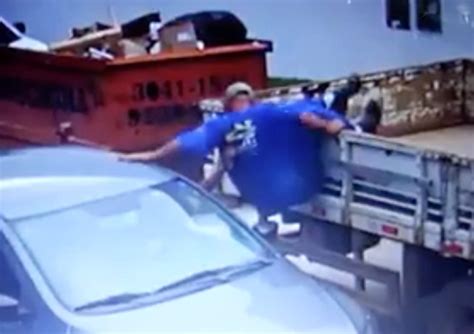 Trabajador Sufre Accidente Y Conductor Lo Salva De Caer