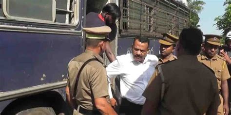 නාරම්මලදී පොලිස් නිලධාරියෙක් පුද්ගලයකුගේ ඔළුවටම වෙඩි තියලා මරා දාපු සිද්ධියේ අමුතු දෙයක්